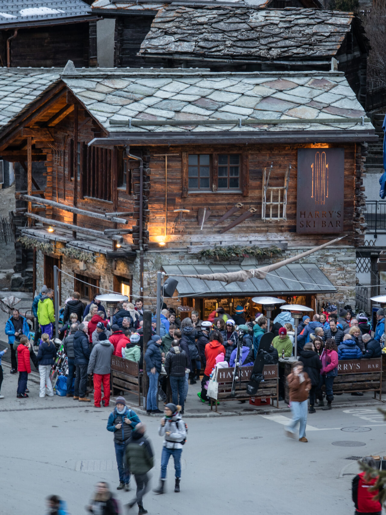 5 Best Après Ski bars in Zermatt - European Snowsport